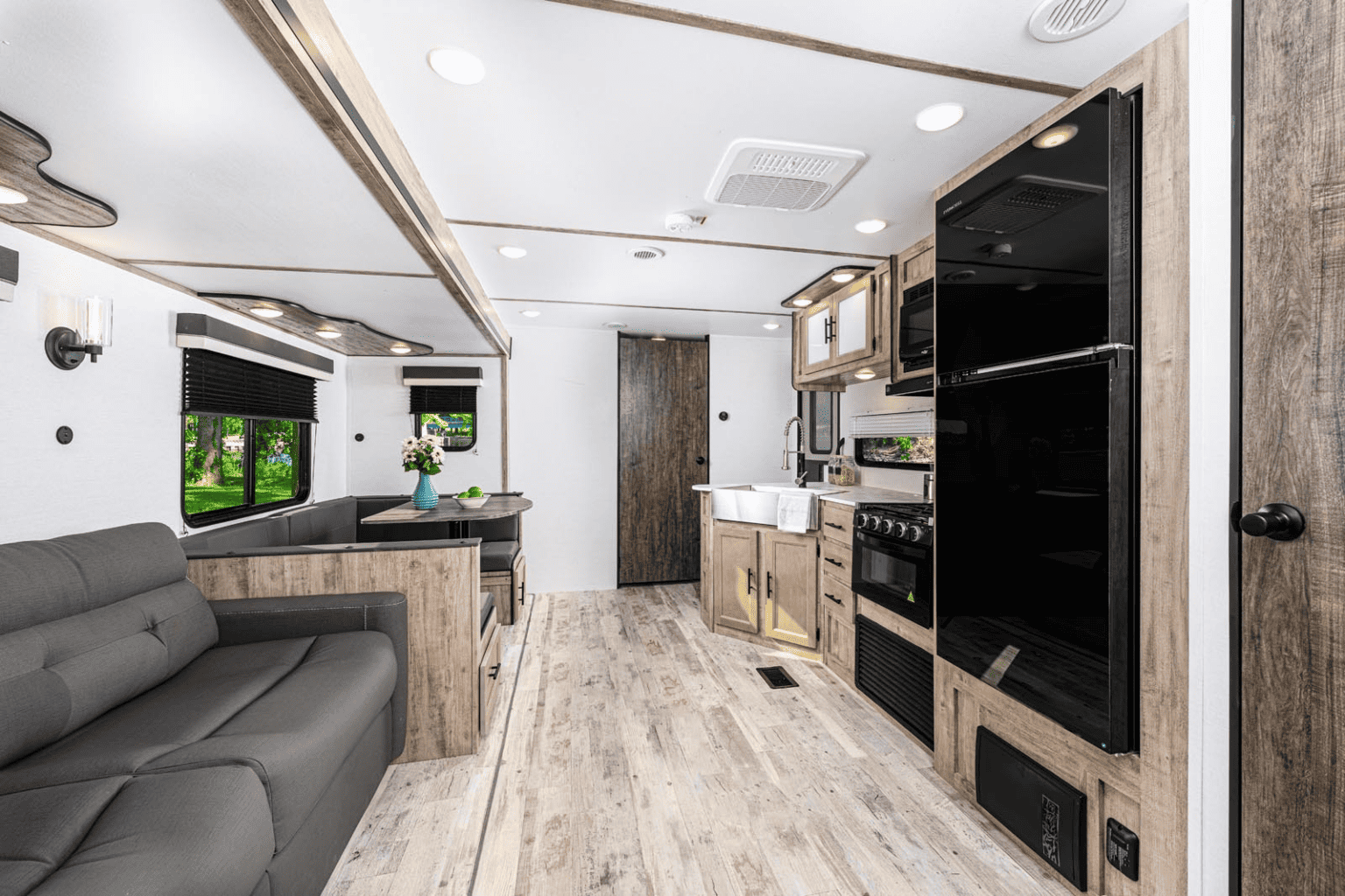 10 Largest and Longest Travel Trailers