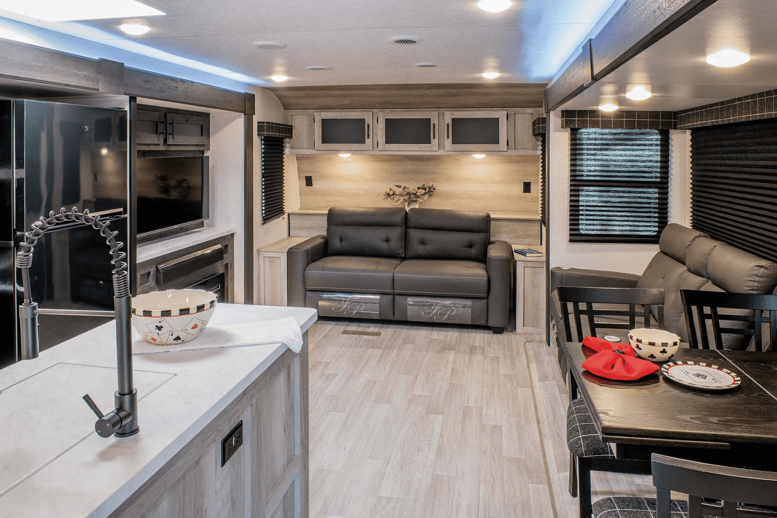 10 Largest and Longest Travel Trailers