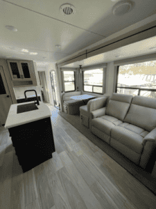 10 Largest and Longest Travel Trailers